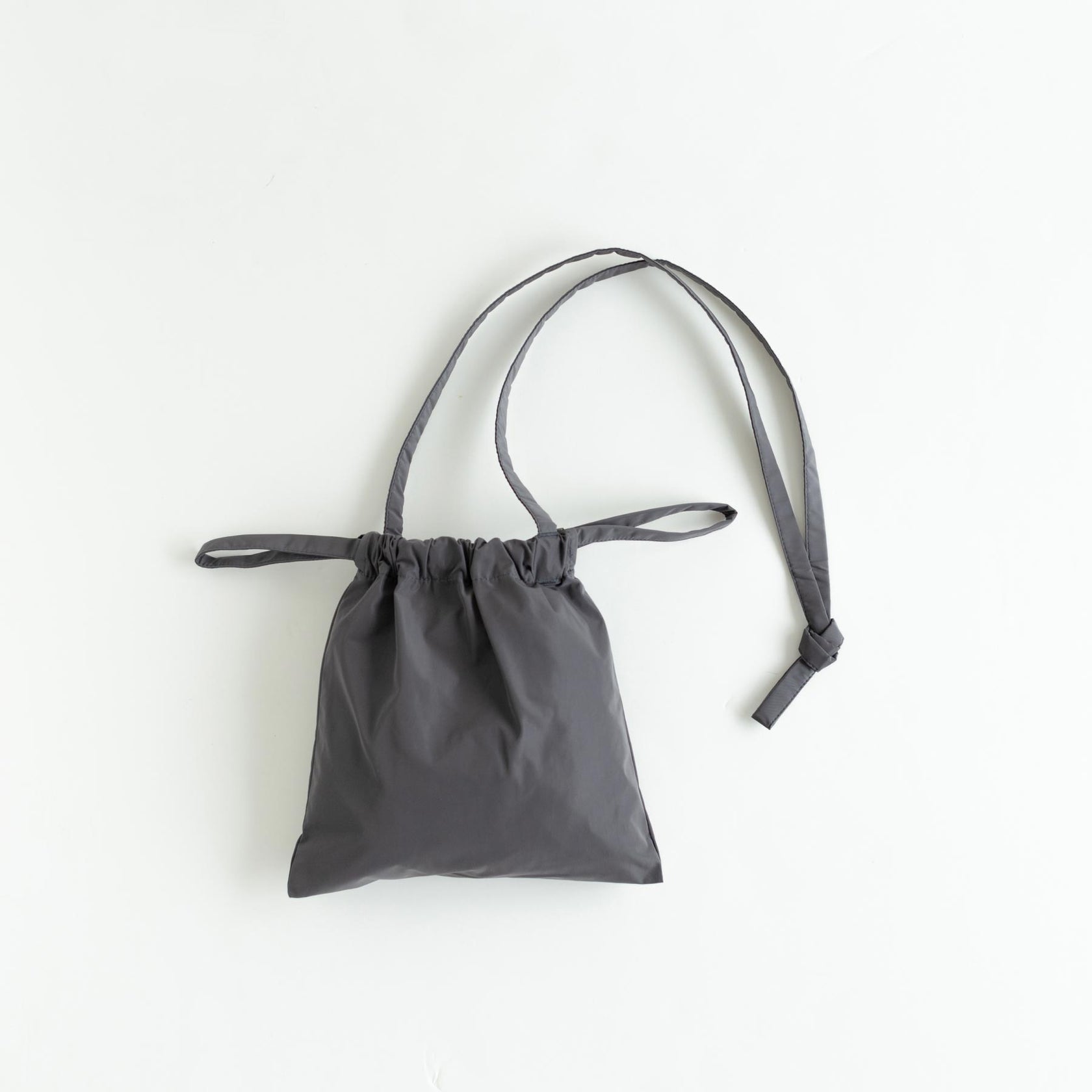 formuniform／Drawstring Bag with Strap XS｜バッグ・ポーチ｜オルネ ド フォイユ公式オンラインショップ – Orné de Feuilles